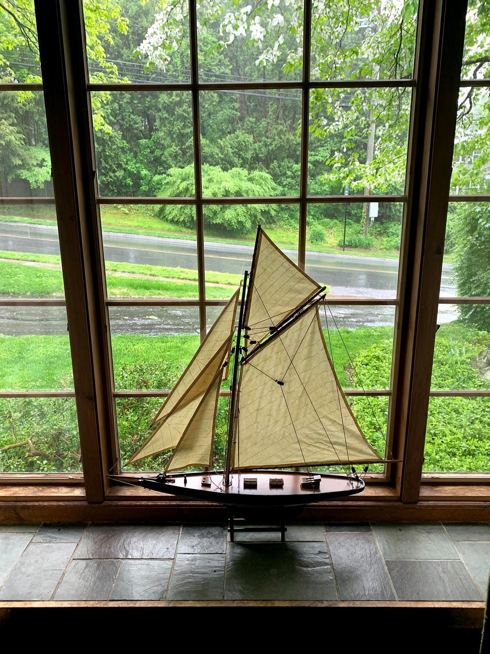 Decorating with model ships